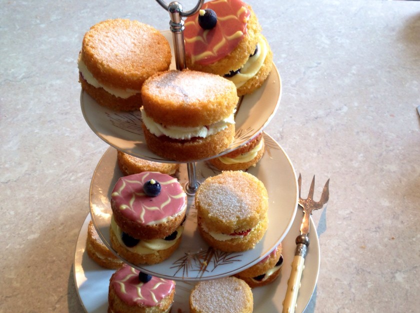 Lemon & vanilla Victoria sandwich – Phil's Home Kitchen